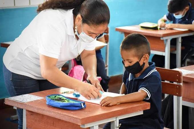 Gobierno trabaja en protocolos sanitarios para regreso a clases seguro