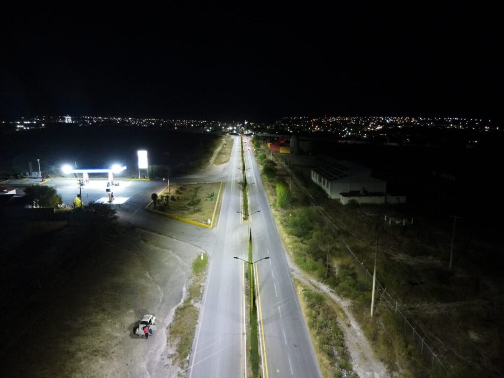 Rehabilita Marisol Nájera alumbrado de carreteras en Charcas