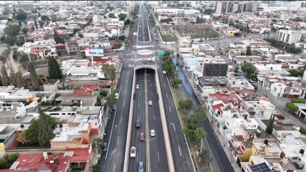 Entrega Galindo paso inferior vehicular en Himalaya
