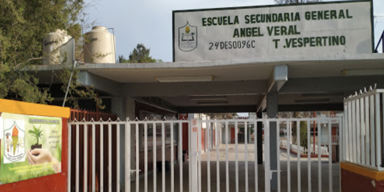 Alumnos de la Secundaria Ángel Veral en riesgo por falta de alumbrado